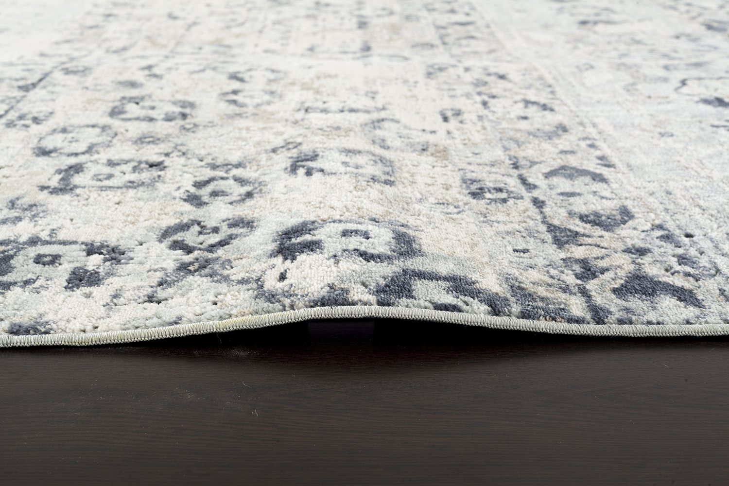 Classical Traditional | Lounge Room Rug | Carpet Capers
