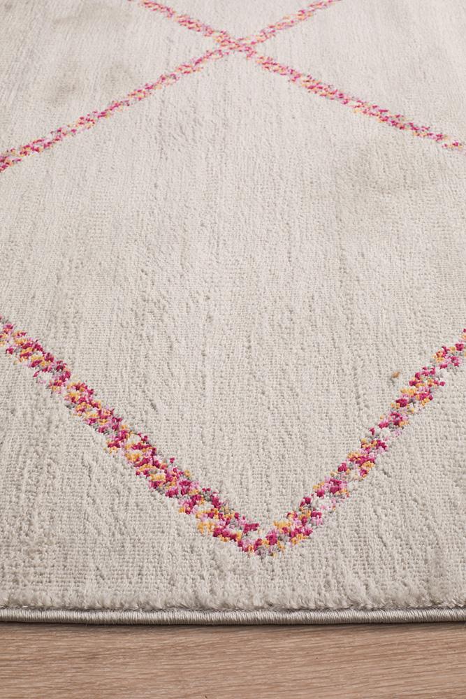 Simple Pattern Design Rug | Carpet Capers | New Moroccan Vibes
