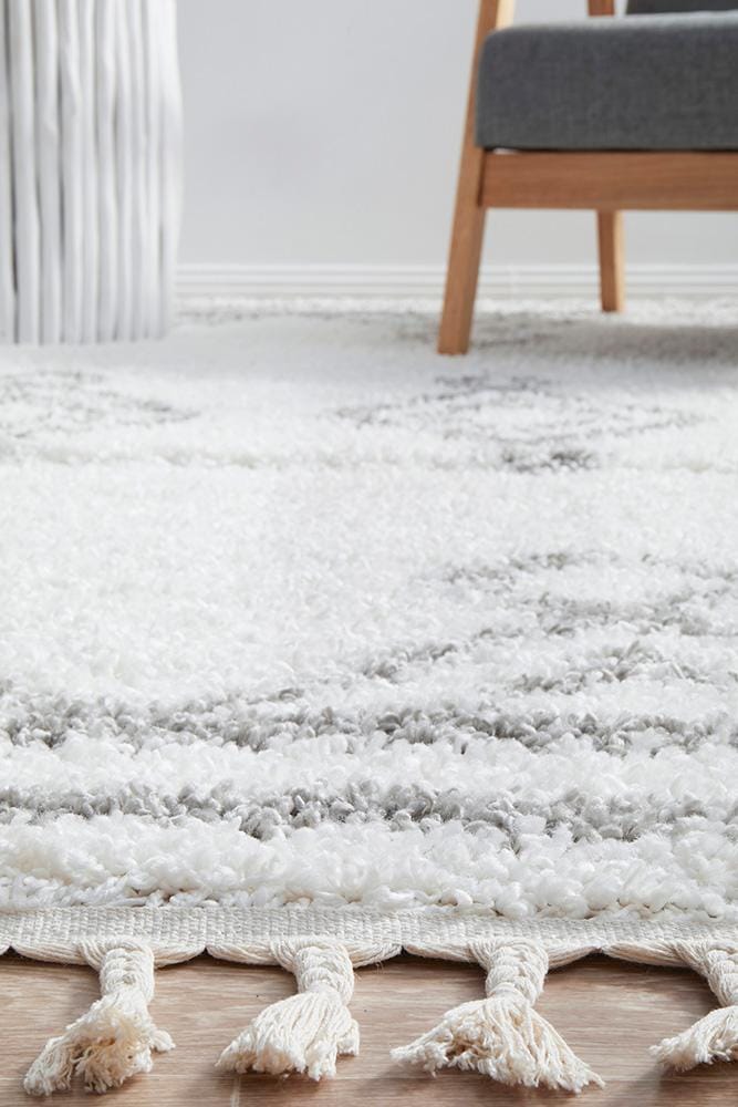 White Design Shag Pile Rug: Stunning and Easy to Maintain