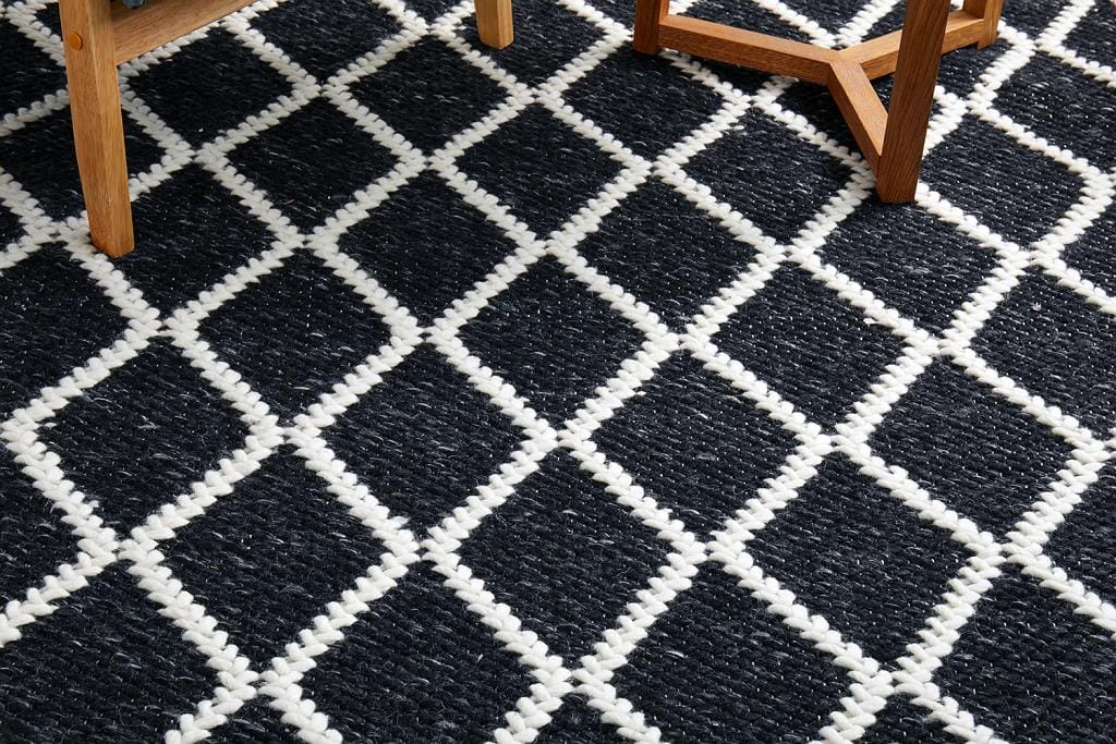 Black White Wool Blend Rug | Carpet Capers | Silky Soft